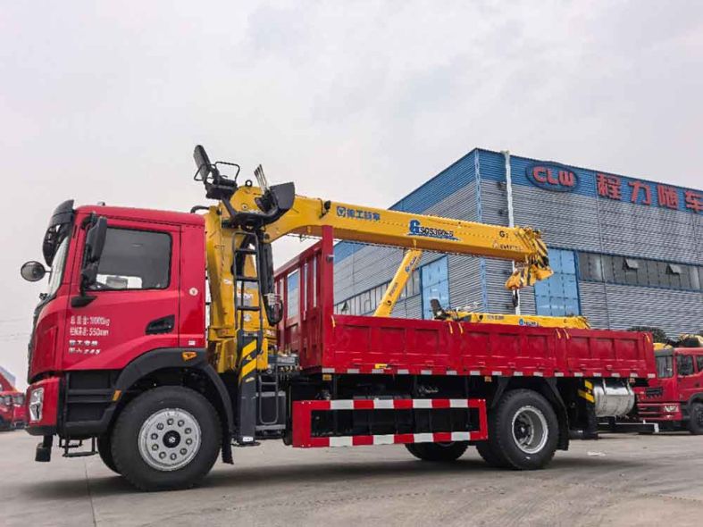 Dongfeng Huashen VX with XCMG 12-ton 5-Section Crane Truck