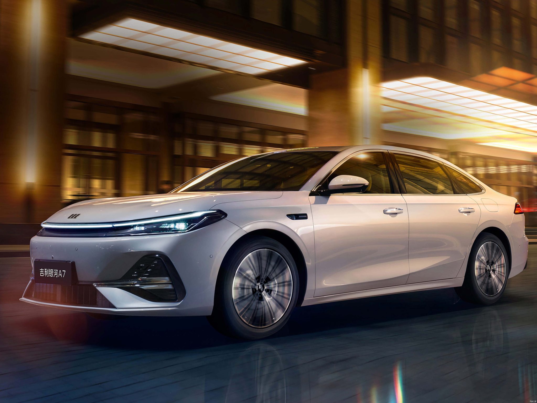 Geely Leishen AI Hybrid 2.0 Launched, Fuel Consumption is 2.49L